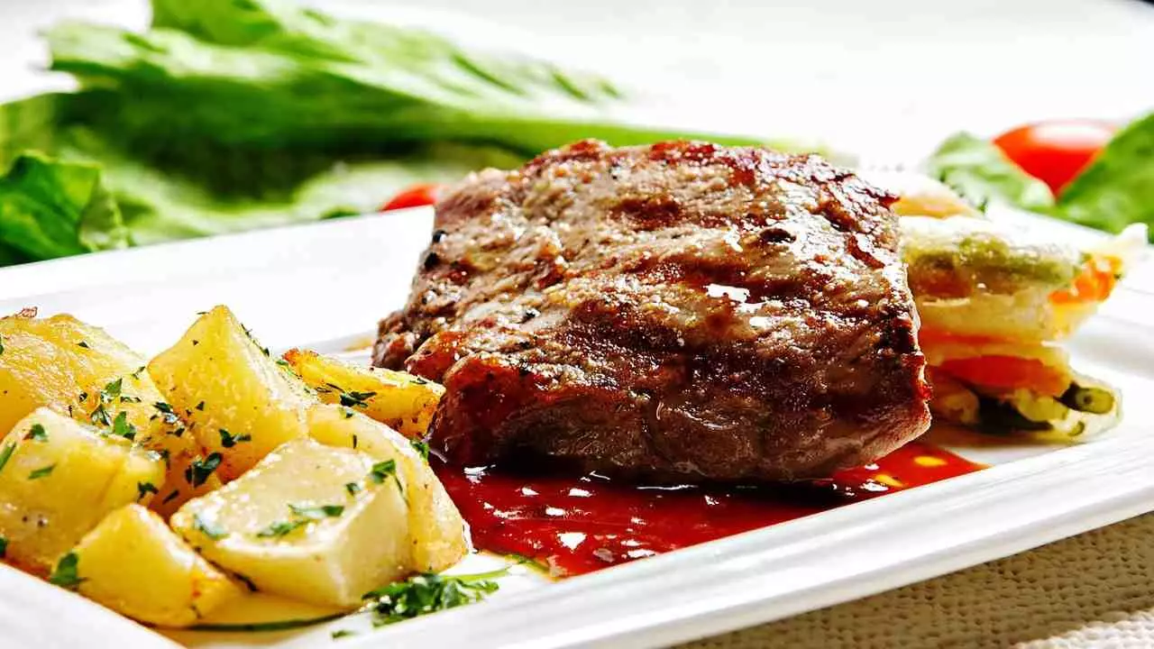 Al doilea fel de carne complet cu o garnitură perfectă pentru a servi la cină