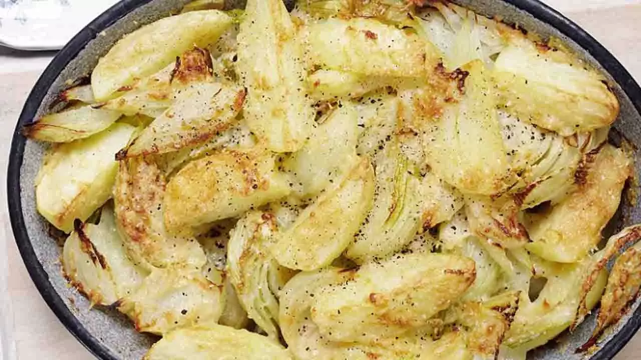 Baked potatoes and fennel