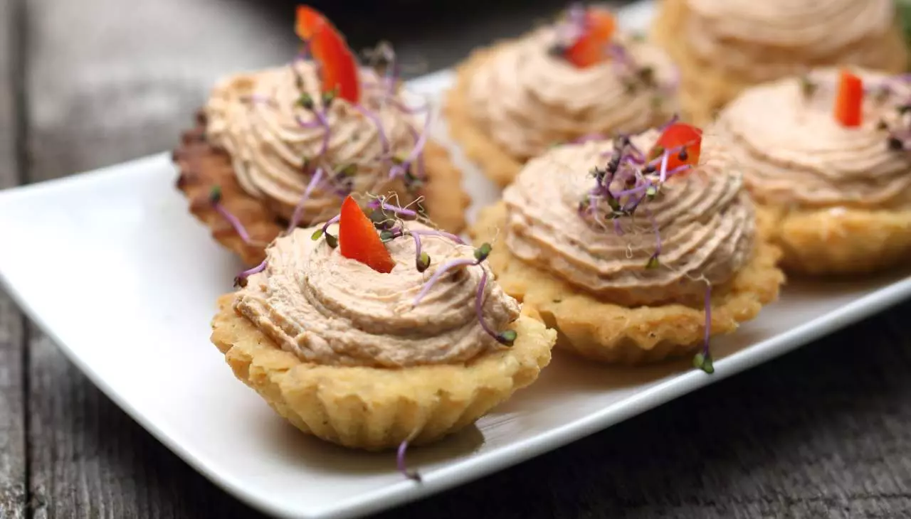 Tuna mousse oo leh ankoob