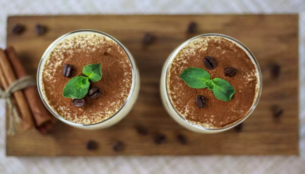 Txiv hmab txiv ntoo qhov twg koj yuav tsis xav txog | Delicious tiramisu tsis muaj qe