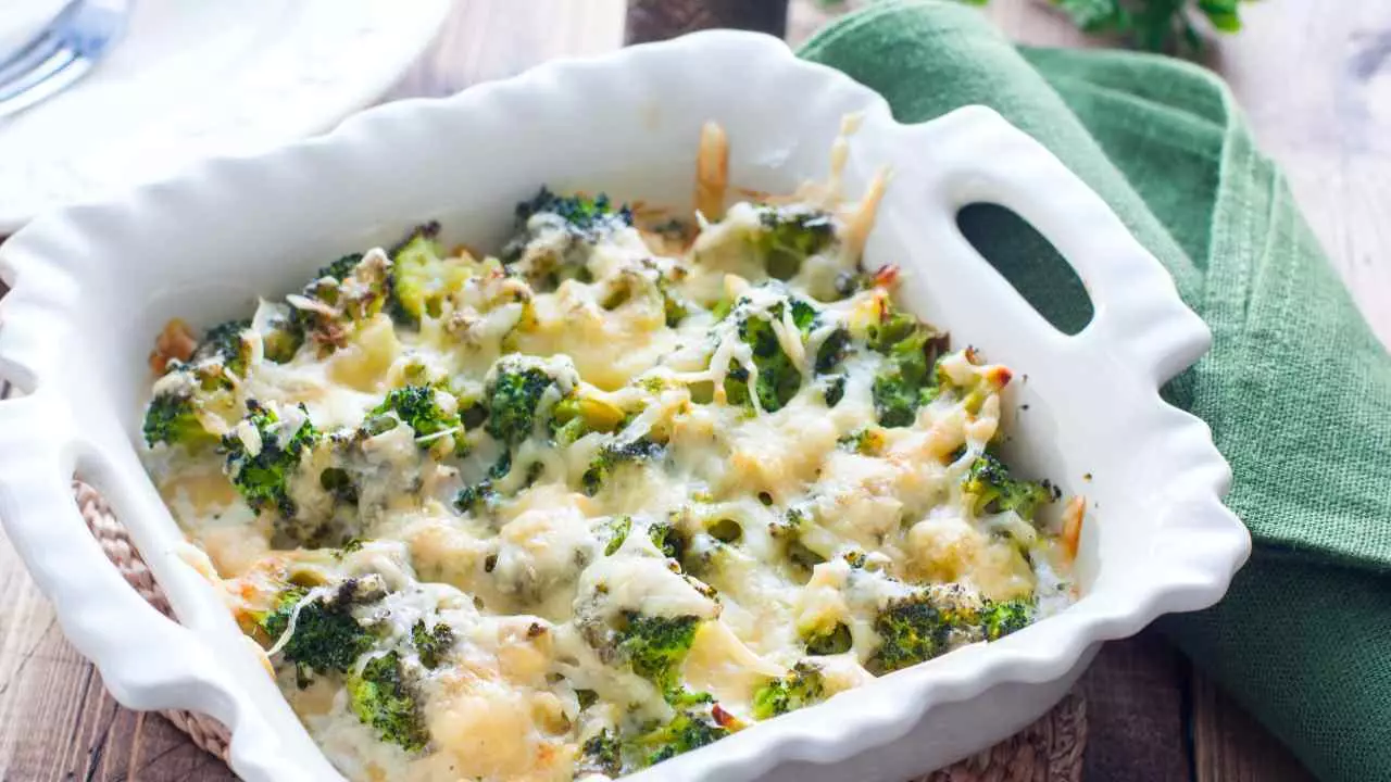 Inihurnong pasta na may broccoli