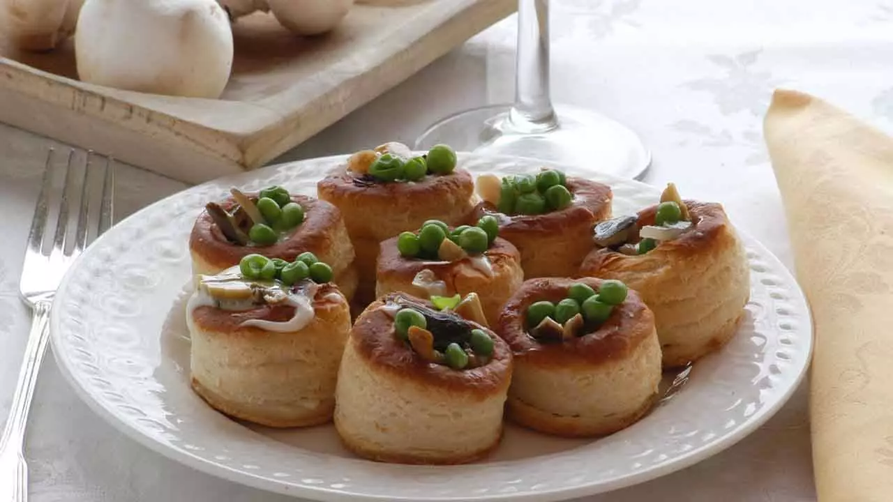 Vol au vent со печурки и грашок, брзо и кремасто јадење