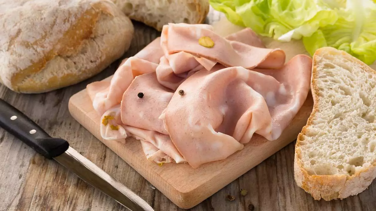 Göwreli adam mortadella iýip bilermi? Jogap