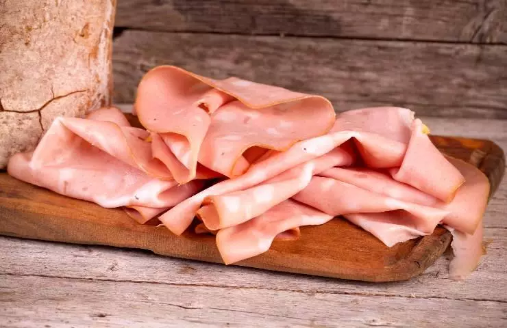 Njẹ ẹnikẹni ti o loyun le jẹ mortadella? Idahun si 36582_2