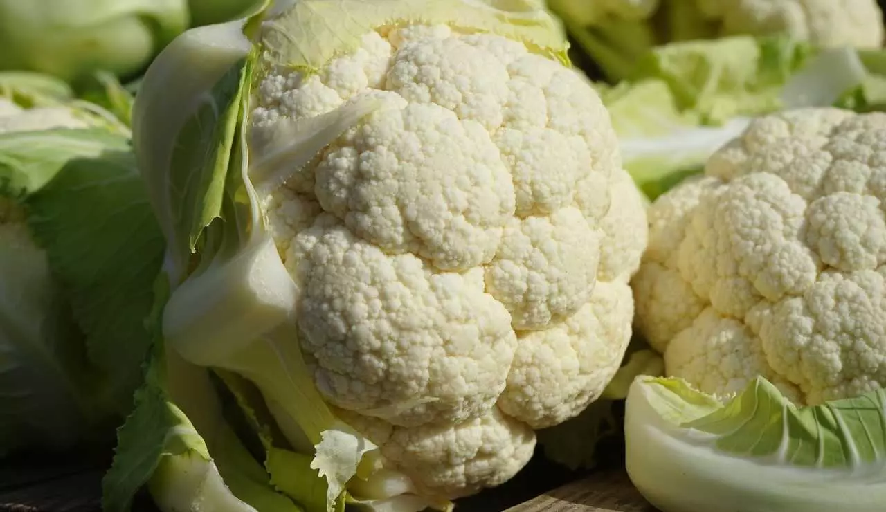 Turn cauliflower into a delicious side dish: three ingredients and just 10 minutes to bring it to the table! 36642_1