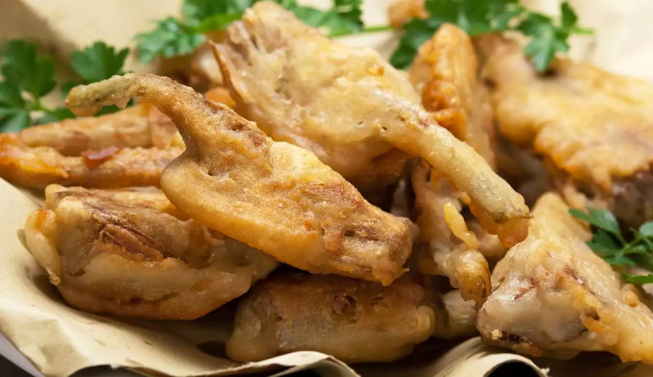 I-fry yegolide kunye ne-crunchy nge-artichokes: awuzange uzame ukuba ilula kwaye yomile, nali iqhinga.