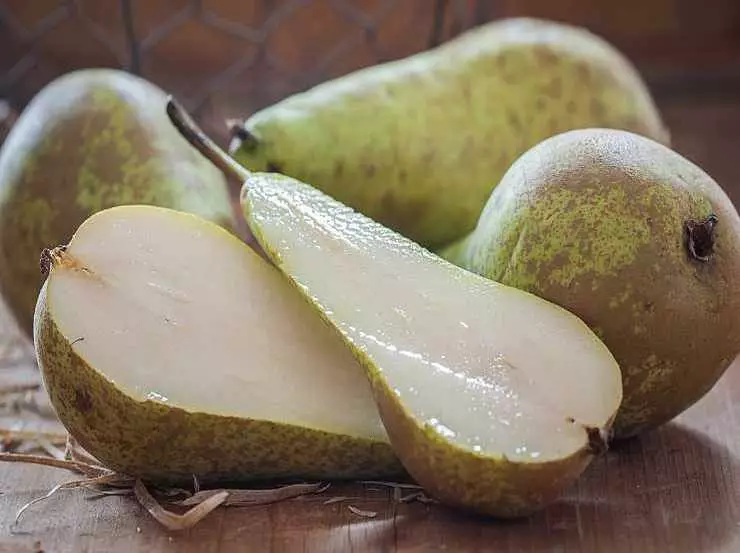Fagottini ຂອງ phyllo dough ກັບ pears ແລະ gorgonzola