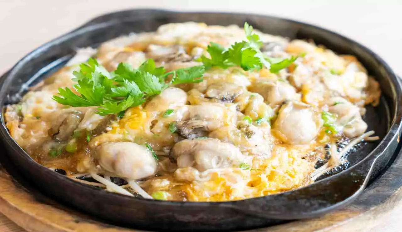 Inihurnong omelette na may beans, mushroom at sibuyas 2022/02/01 ricettasprint