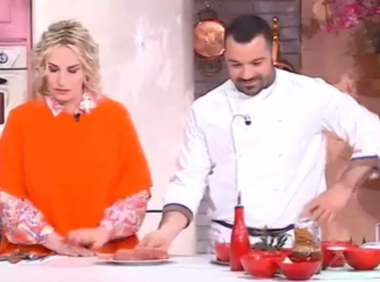 Ảnh về Luôn luôn là buổi trưa, Thịt lợn phi lê trong vỏ cà chua của đầu bếp Fabio Potenzano