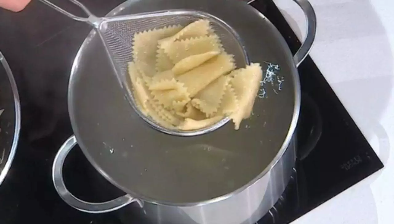 Ouma se pasta. Foto deur È sempre Mezzogiorno