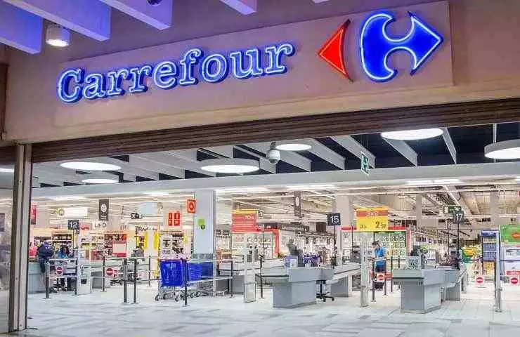 Stažení potravin Carrefour