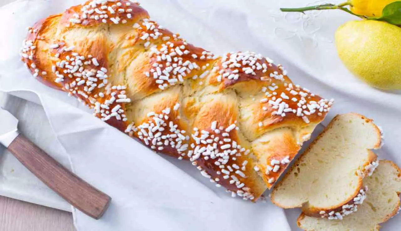 Weicher Zopf ohne Eier, Milch und Butter, das perfekte und schmackhafte Rezept, um in Form zu bleiben