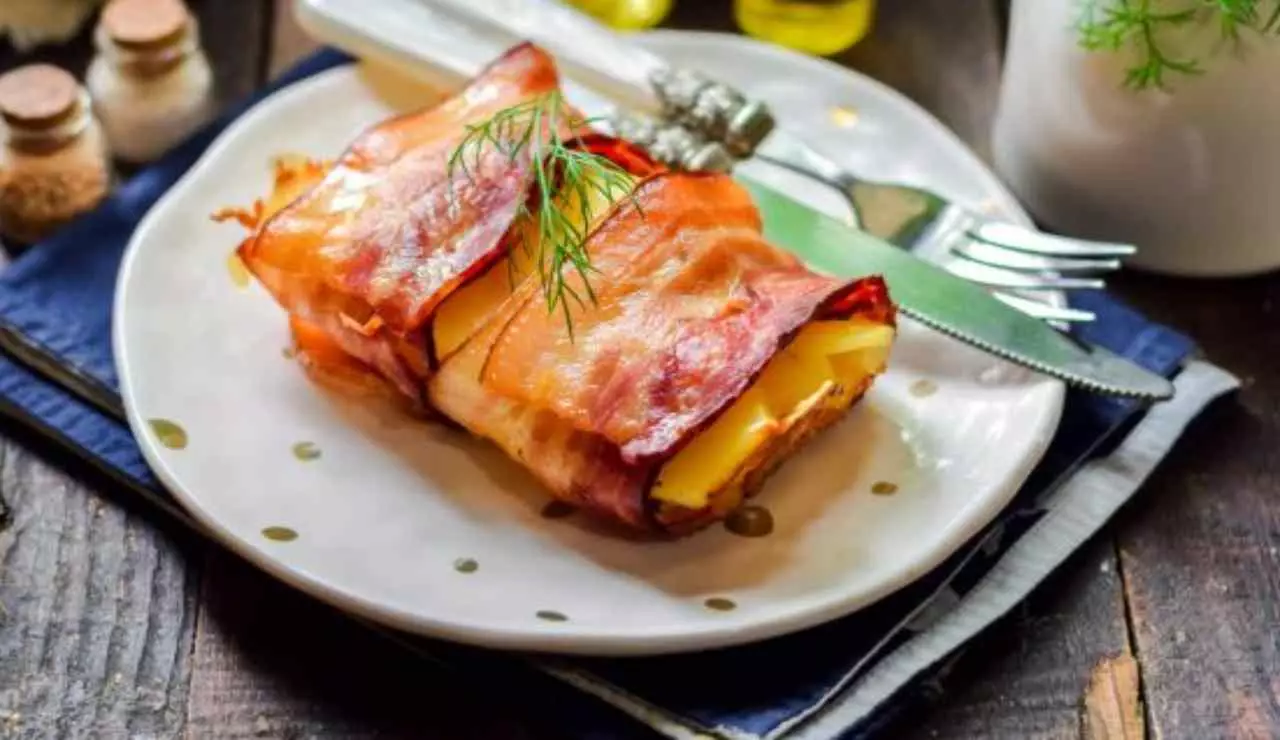 Vous aimez les mille-feuilles ? Nous le préparerons pour le dîner avec des pommes de terre en croûte croustillante