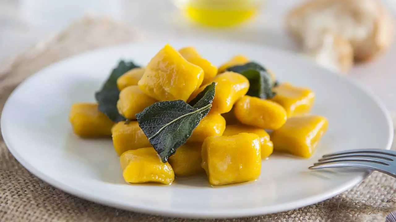 Ricotta eta turmeric gnocchi, etxeko ontasun atsegina