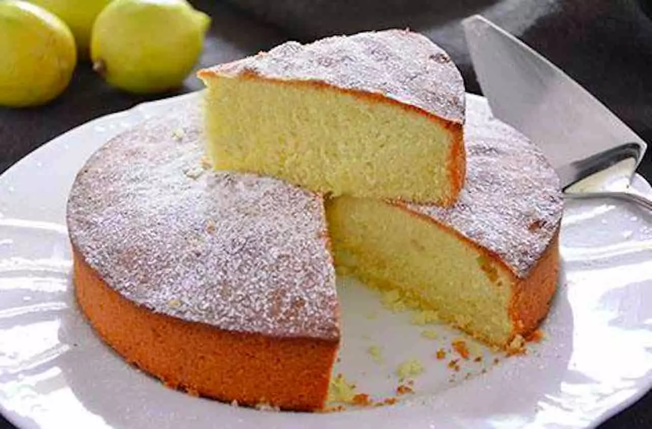 Lemon cake quick recipe for a very sweet awakening