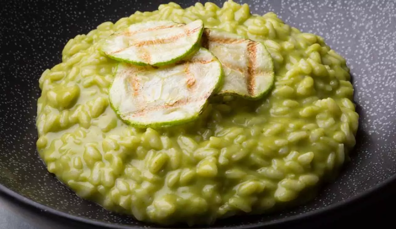 Creamy risotto with grilled courgettes | Delicious as few