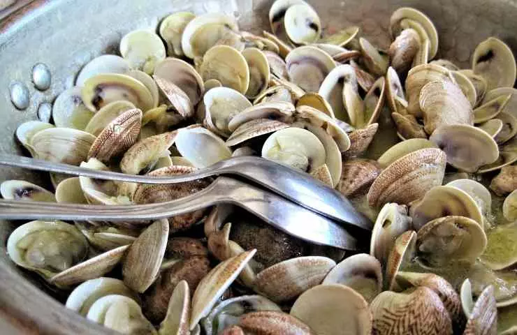 Spaghetti med blekksprut, reker, blåskjell og muslinger