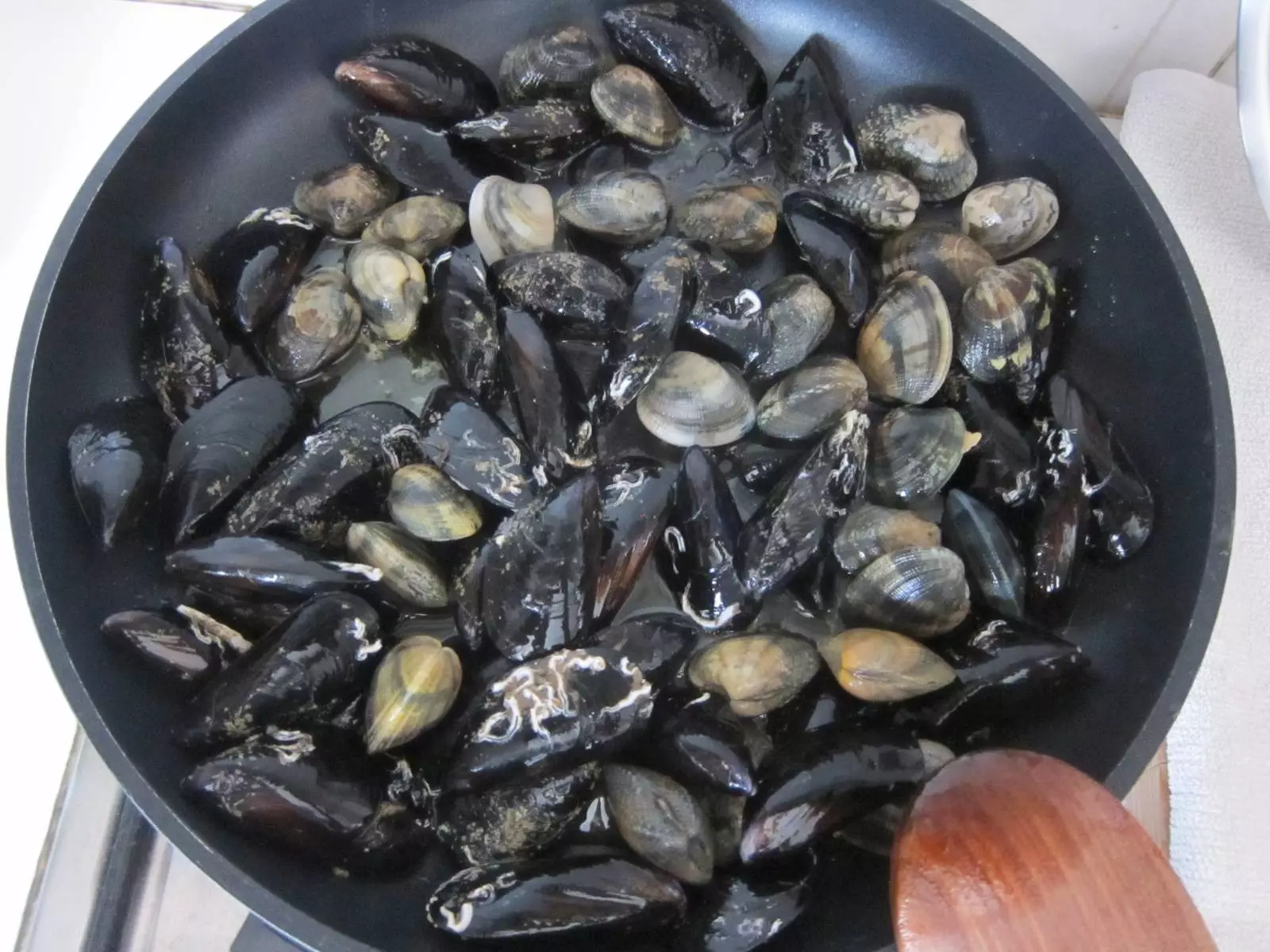Fried Mussels | sakafo faharoa matsiro | fomba tsotra 37632_2