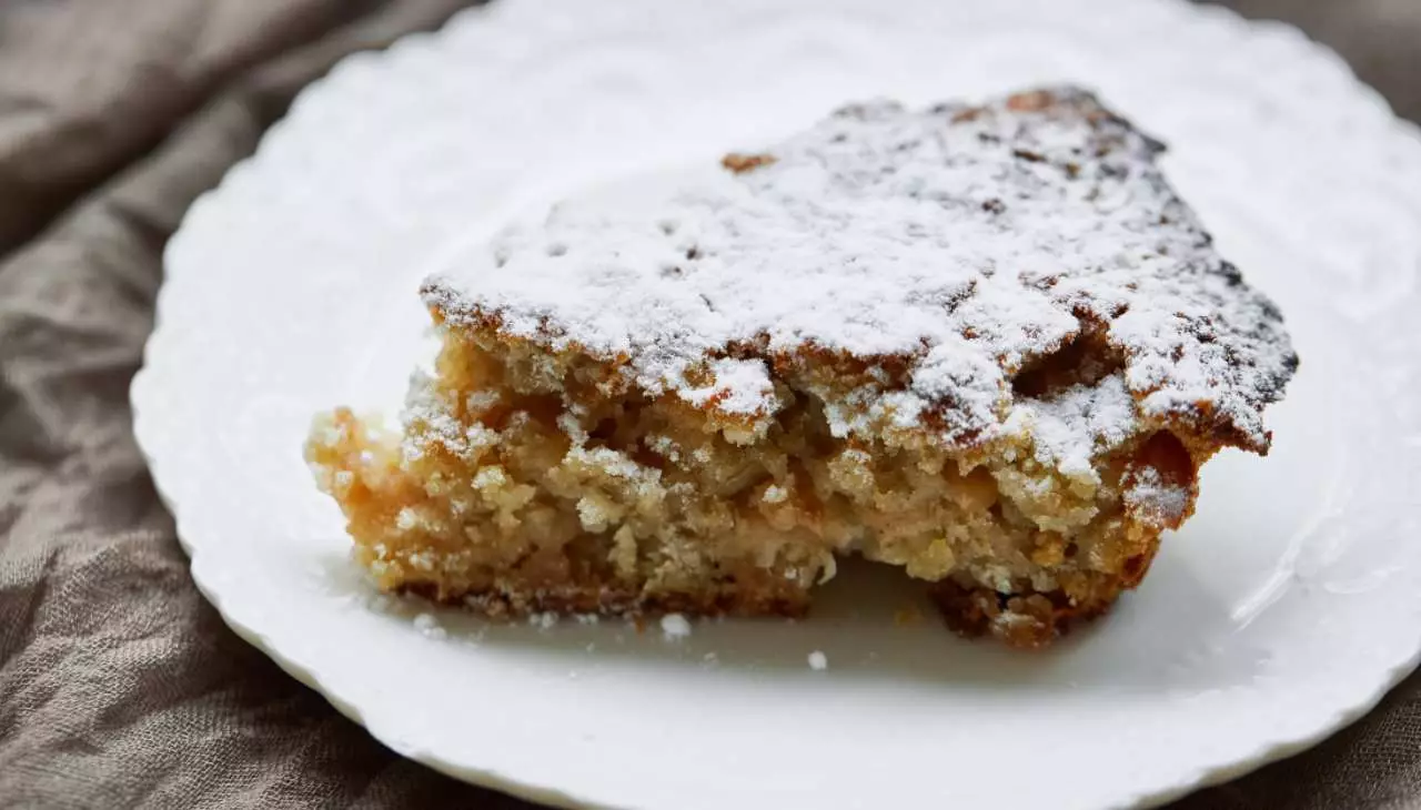 Amaretti un šokolādes rīvmaizes kūka | Maiga, viegla un mīksta pārstrāde