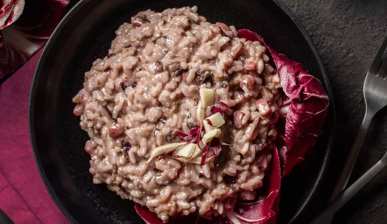 Fontina radicchio və pancetta ilə qaymaqlı risotto | Yaxşılıq üsyanı 37660_1