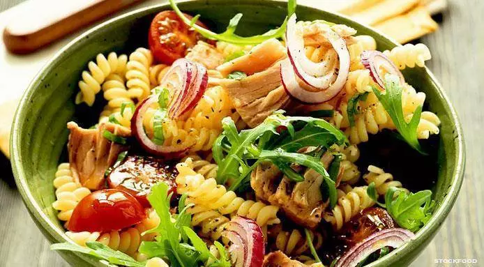 Gancang Fusilli Salad. Kursus-kursus mimiti ricettasprint