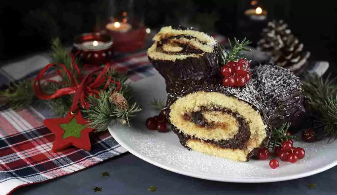 Christmas log with hazelnut cream | ready in 20 minutes