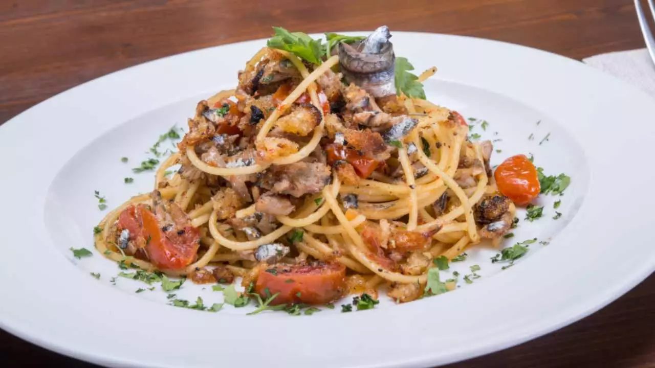 Spaghetti alla San Giovannino | រូបមន្ត Apulian ធម្មតាក្នុងរយៈពេល 10 នាទី។ 37718_1