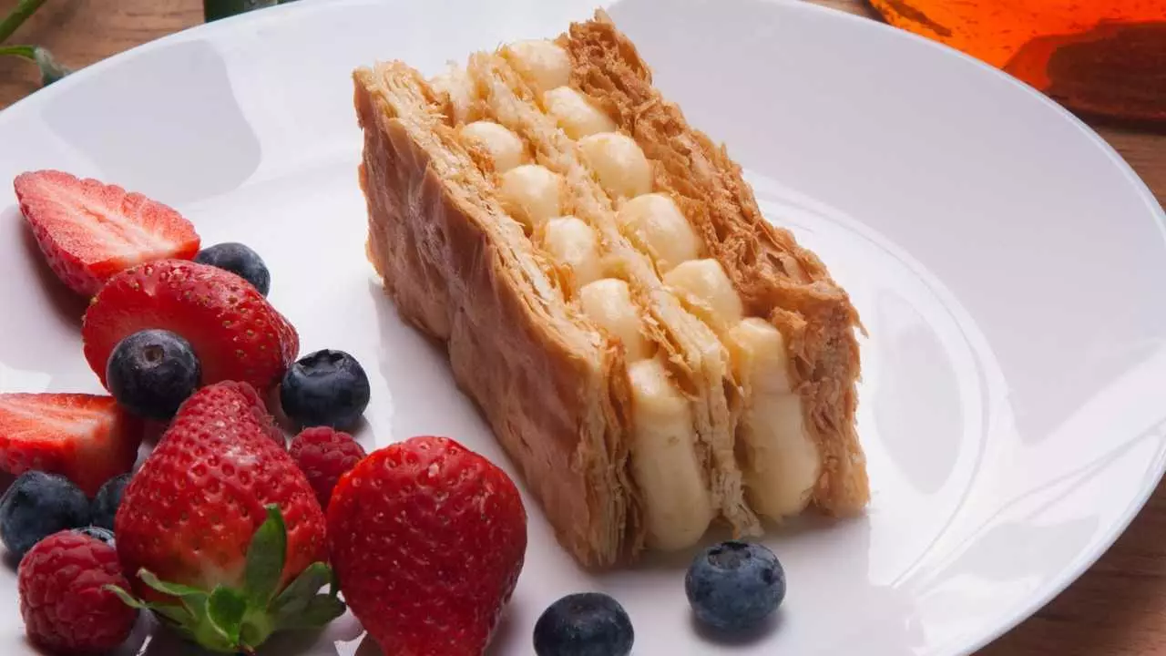 Millefeuille nrog qab zib | khoom qab zib ceev uas tuaj yeem npaj tau hauv 10 feeb xwb