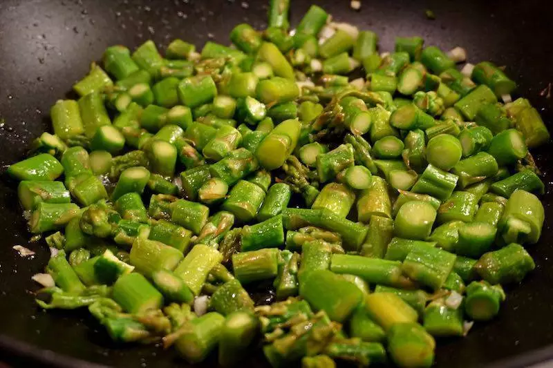 asparagus នៅក្នុង Pan មួយ។
