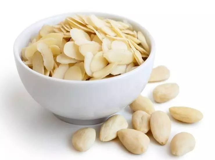 Akara oyinbo koko pẹlu almondi ati pistachios