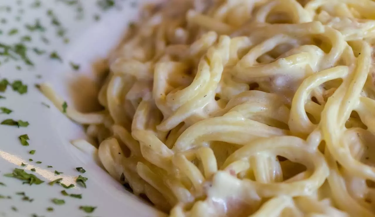 Spaghetti alla carrettiera | Cremoso e moi rápido super delicioso 38301_1