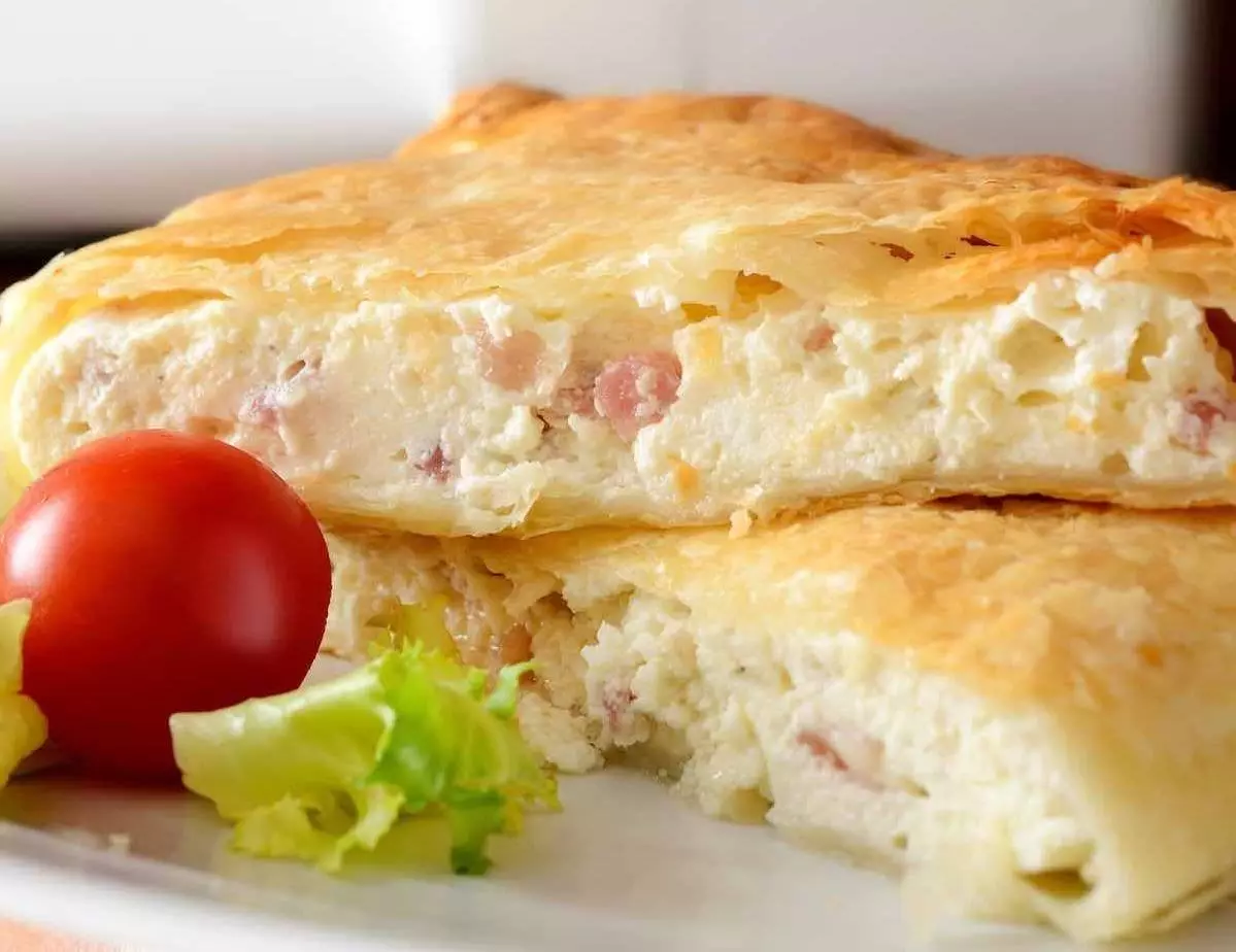 Stuffed Puff Pastry bilen pizza, öýde ýasalan gowylyk