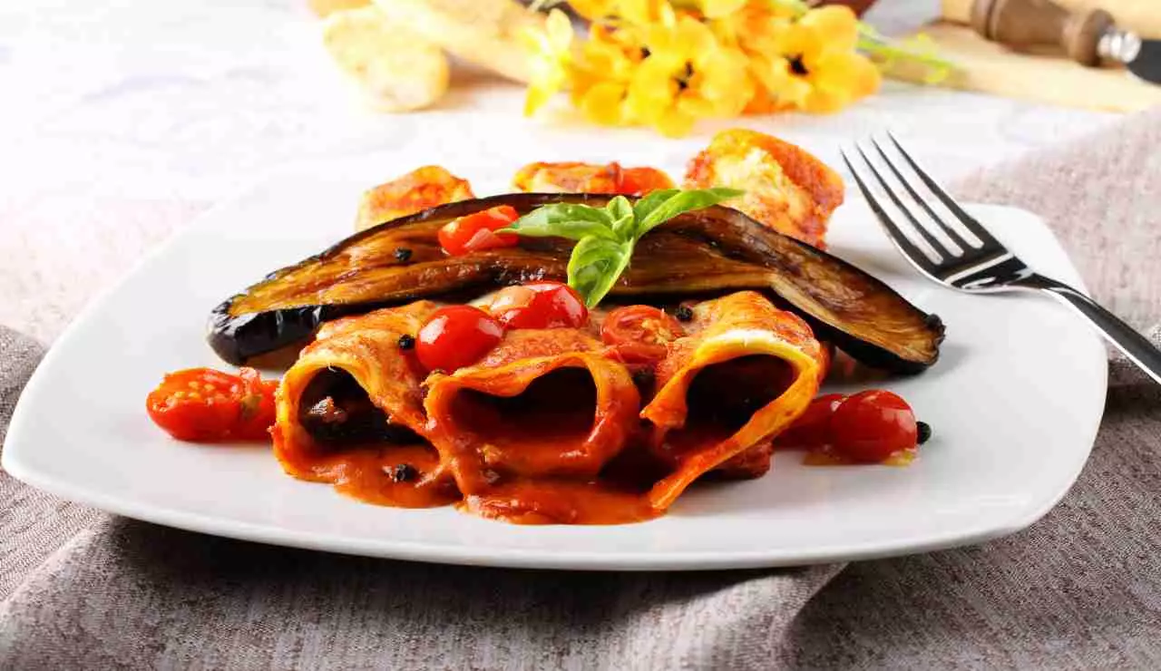 Cannelloni sitofudi pẹlu Igba ati ndin tomati