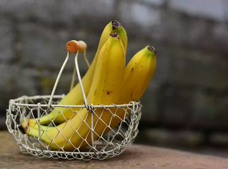 Nutella kaj banana plumkuko kun kakaa glazuro - ricettasprint