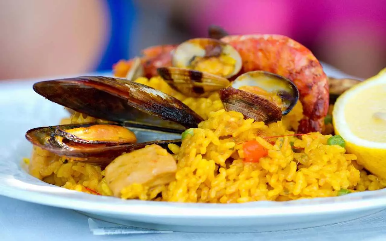 Paella cu peste si carne | rețetă tipic spaniolă | reteta originala