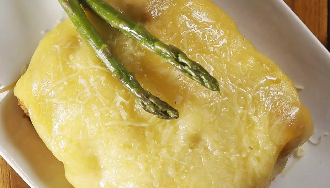 Saffron lasagna kalawan asparagus | Dahareun ramo anu pikaresepeun sareng ngeunah