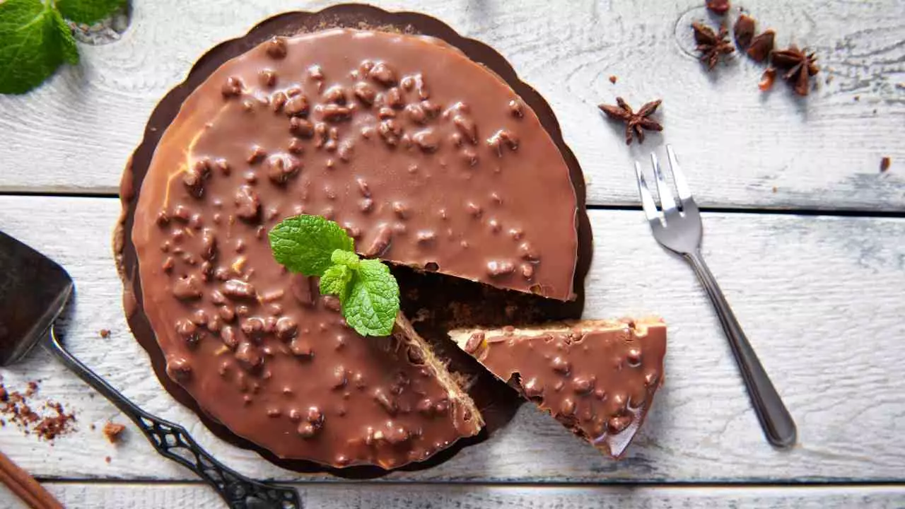 Čokoládovo-arašidový koláč | Raj chutí, bez varenia