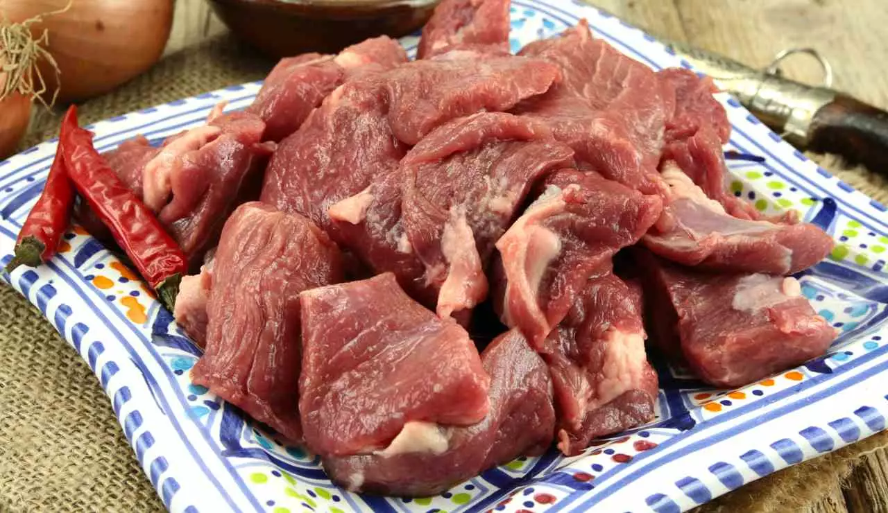 Veľmi jemné a chutné jahňacie mäso, tu je sicílsky recept, ktorý dodá vášmu stolu osobitý nádych