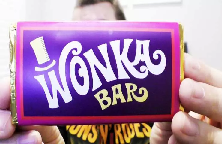Un baton de ciocolată Ferrero Wonka Bar