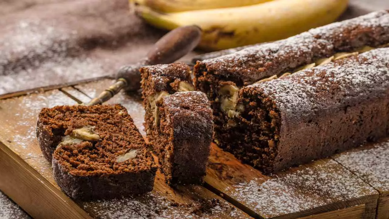 Pâine cu banane cu ciocolată | o variantă gustoasă a desertului clasic