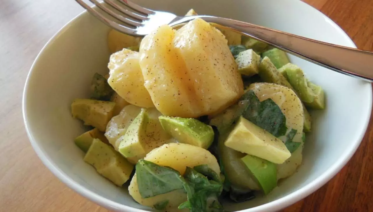 Patatas nga courgette paprika salad - resipe sa sprint