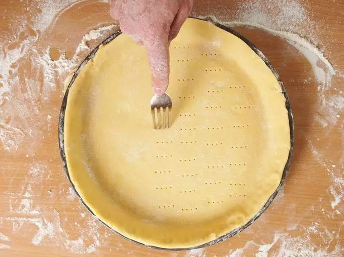 Torta amamela: shortcrust gebak fol mei swiete apels en amaretti koekjes 3948_6