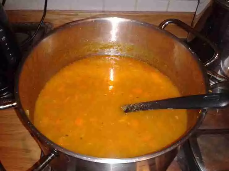 ရွှေဖရုံသီးခရင်မ်နှင့် provolone ပါသော Macaroni - ricettasprint