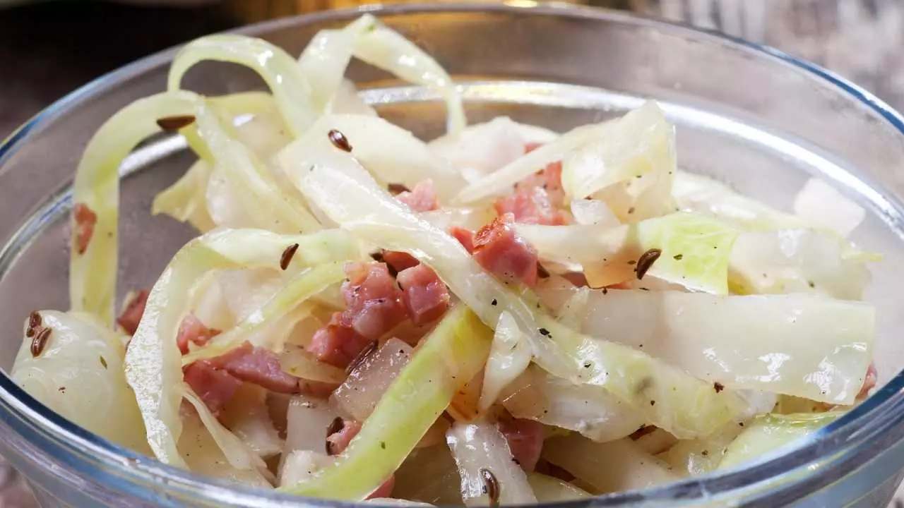 Col de Savoia amb cansalada i llavors de comí | un guarniment deliciós