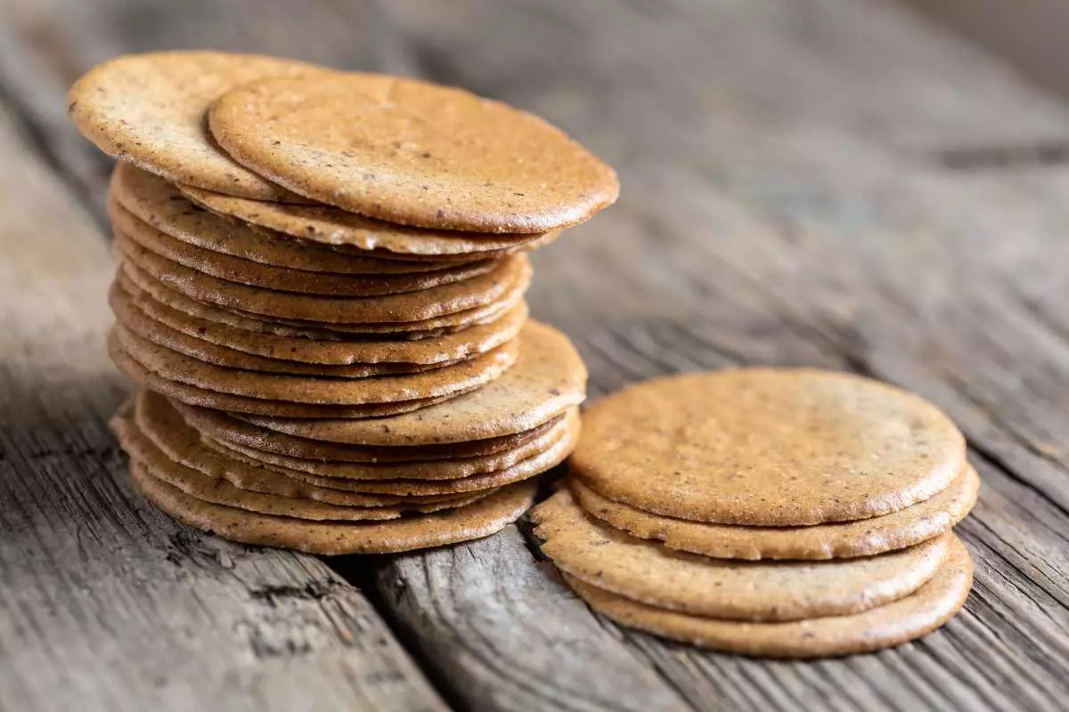 Tegole Valdostane, biscuits yuav txaus siab rau noj tshais thiab khoom noj txom ncauj.