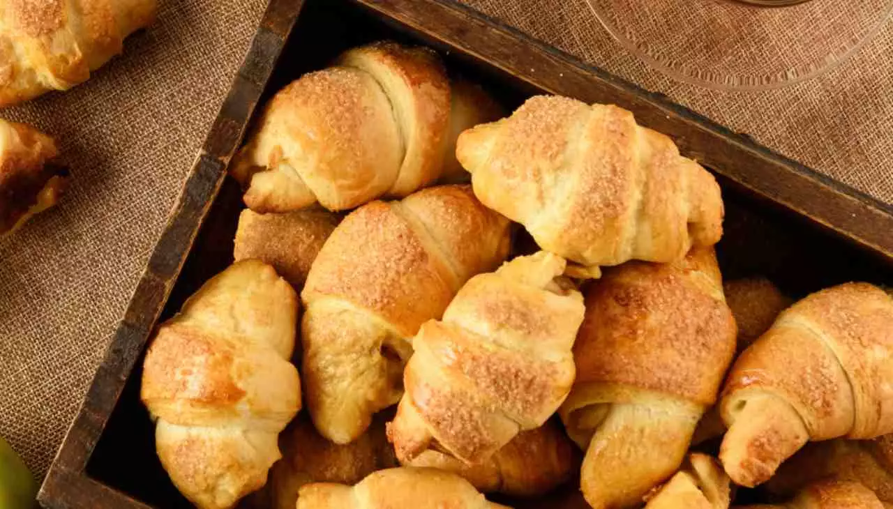 Pia ati wara croissants - titẹ ohunelo