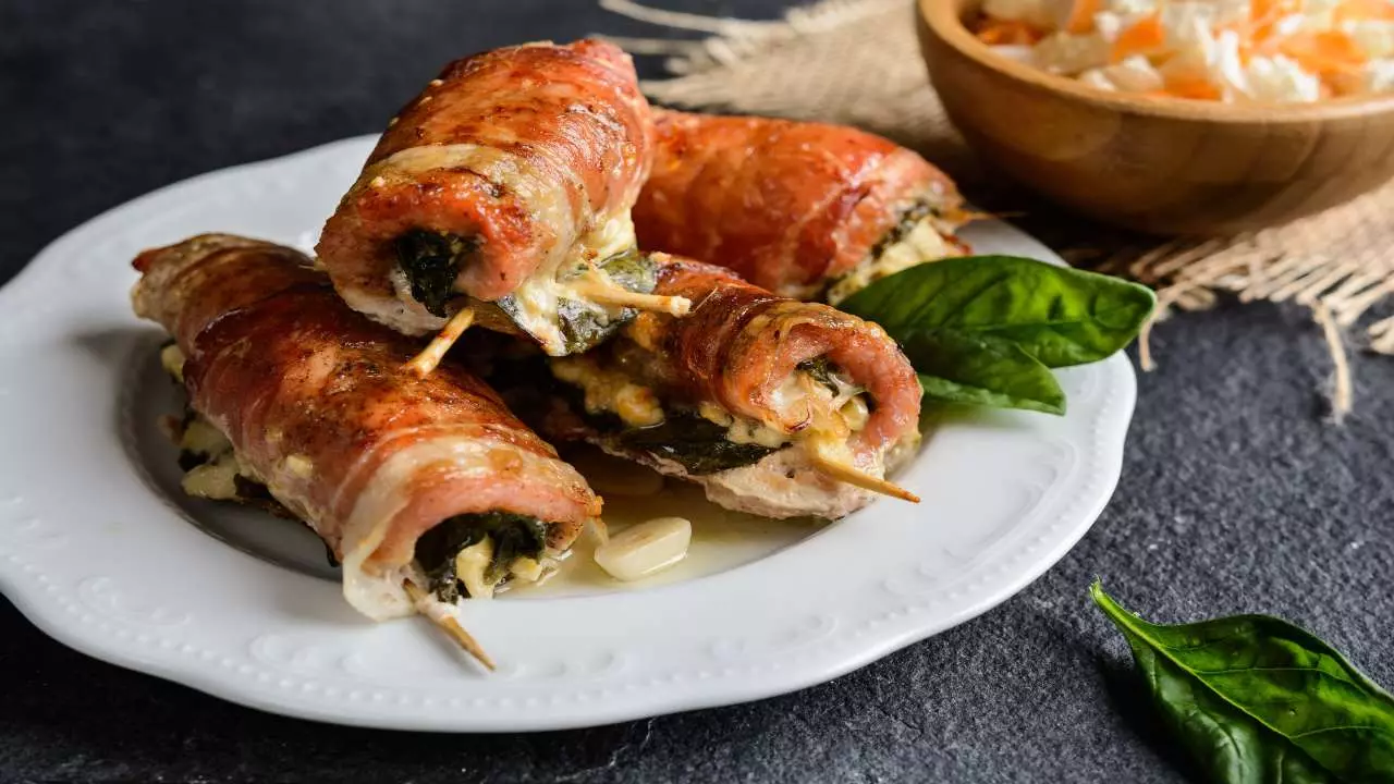 Stuffed nqaij rolls