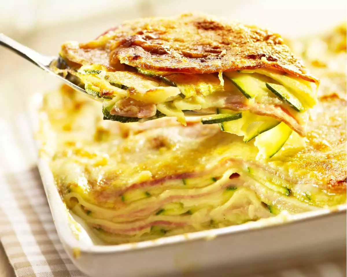 Lasagna Zucchini û Prosciutto, çi ramanek ji bo nîvroyek nejibîrkirî