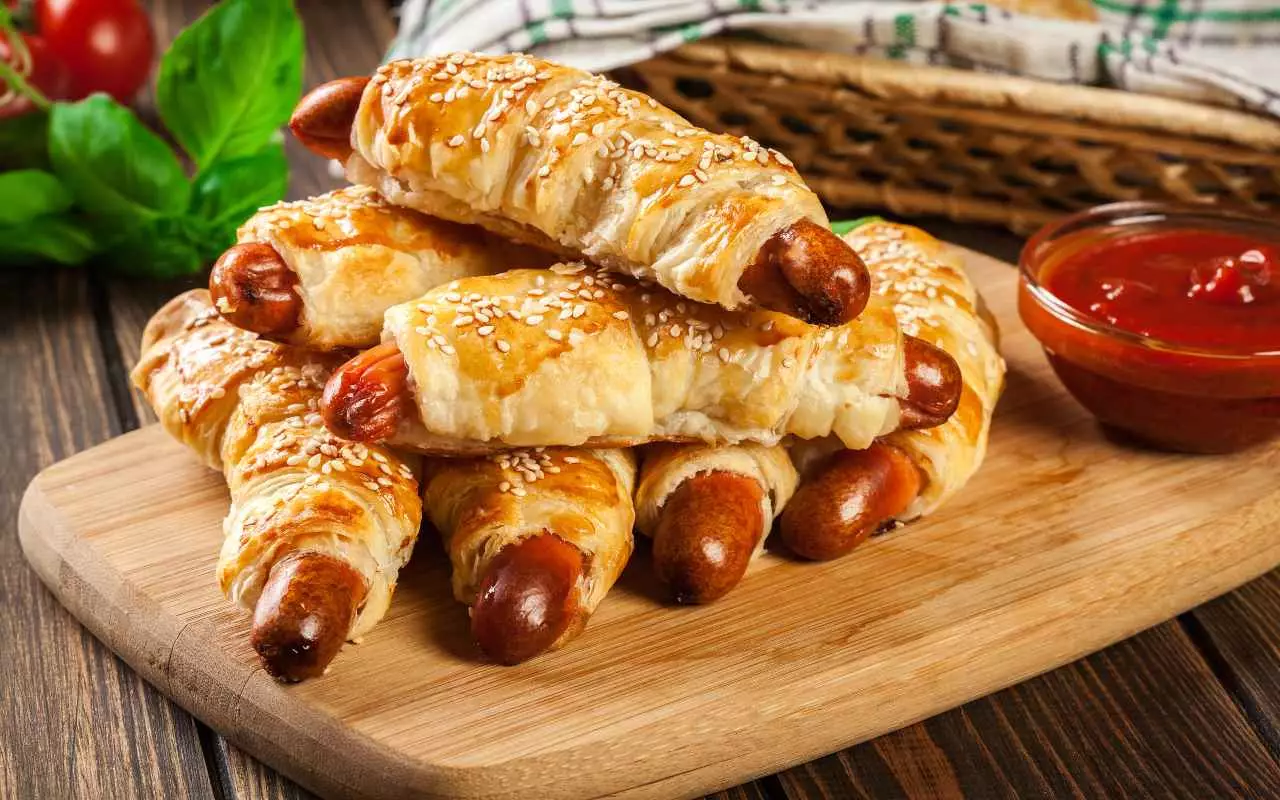 pâine hot dog | Sandvișul pufos și moale în stil american