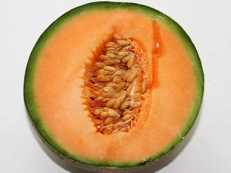 Melon sa syrup nga adunay lemon juice, usa ka resipe sa ting-init nga tipigan 4134_2